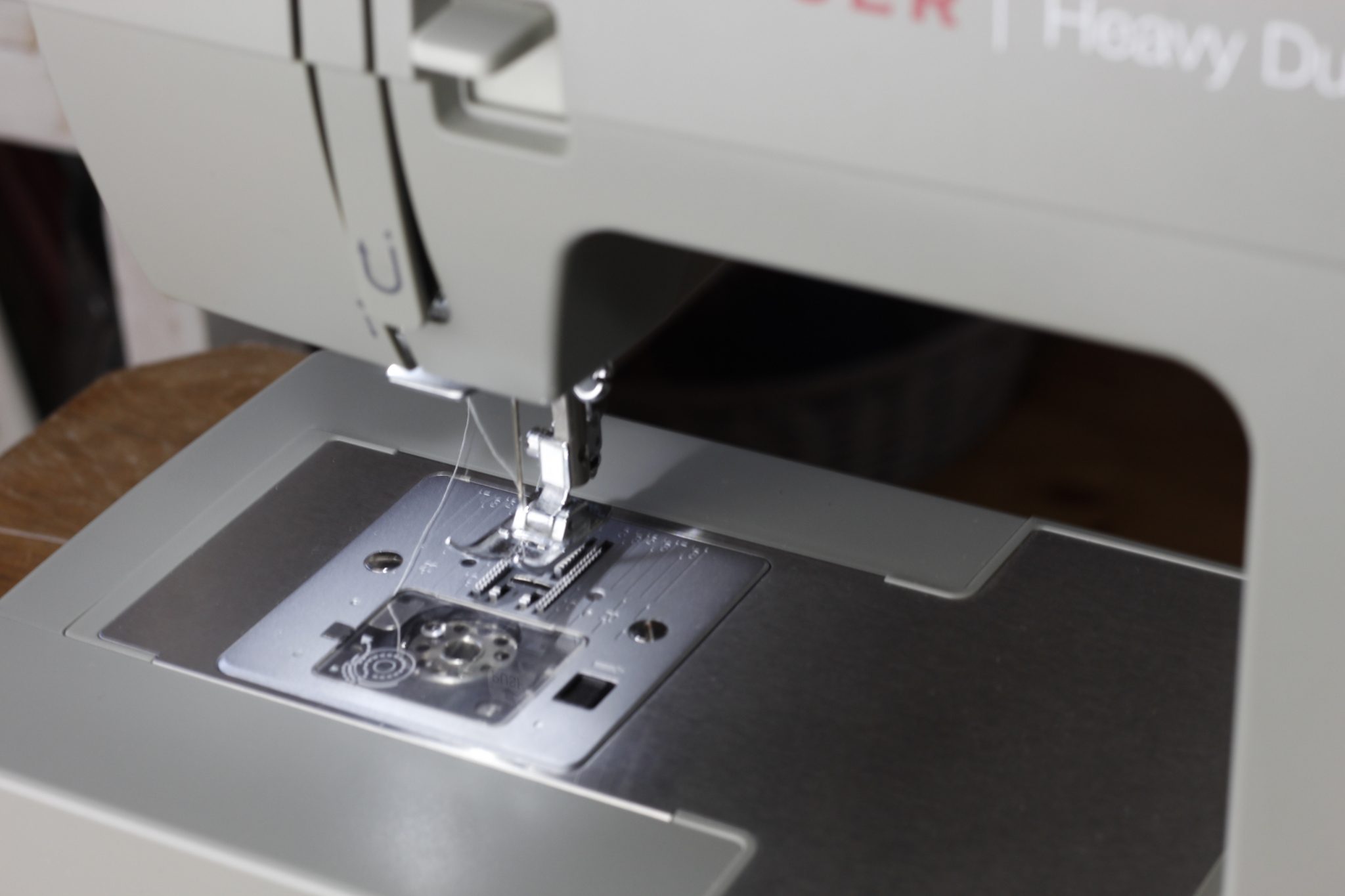 How To Thread A Sewing Machine - therosemarywreath