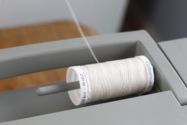 How To Thread A Sewing Machine - therosemarywreath